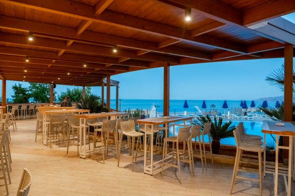 Dining & Bars - Grand Hotel Holiday Resort